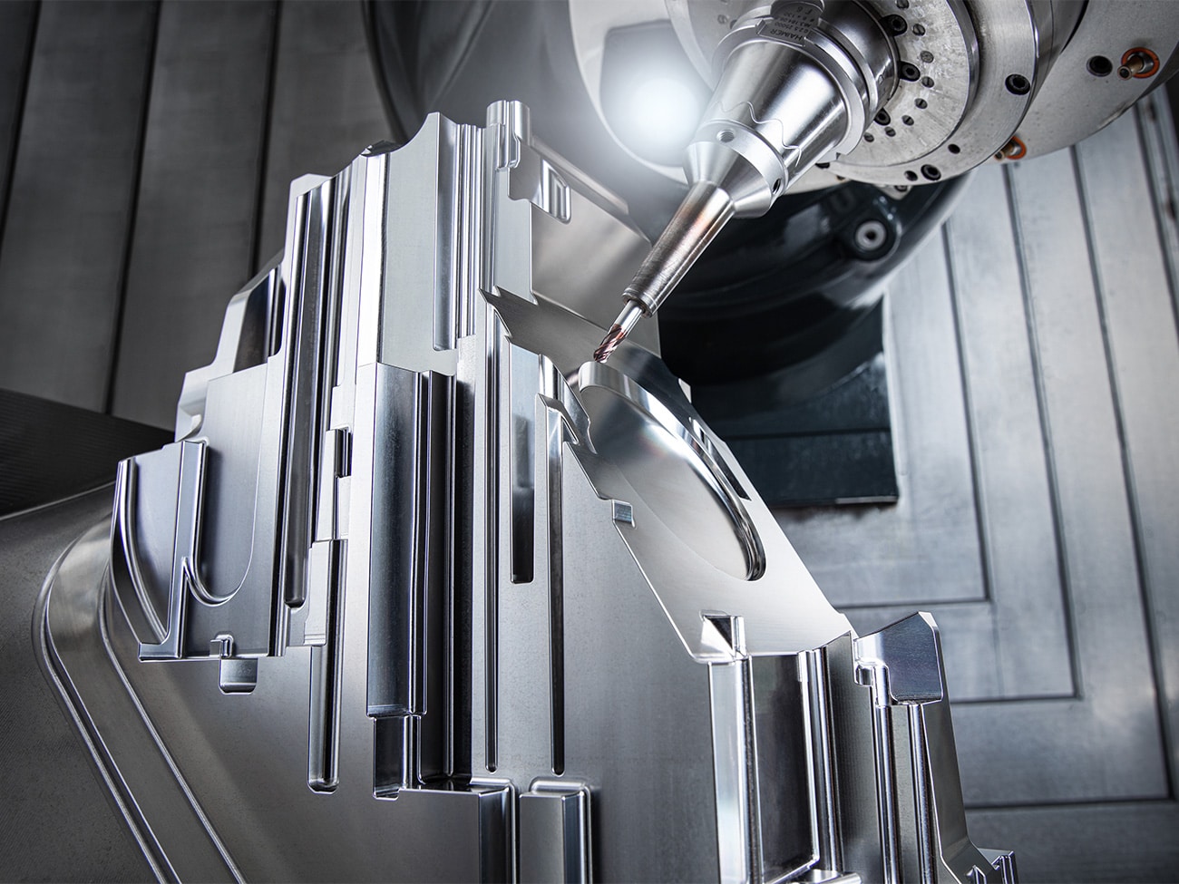 Processen beheersen: 5-assig frezen met precisie